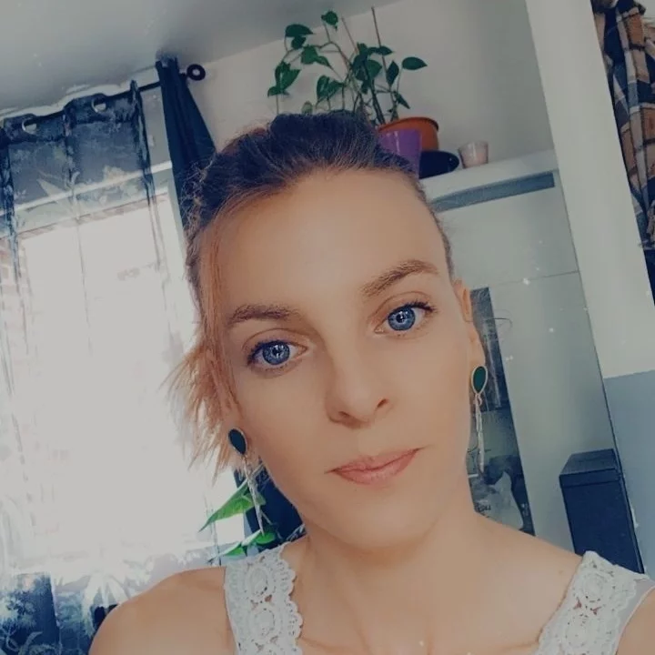 Jennifer, aide soignante à Escautpont est sur Aide-au-top