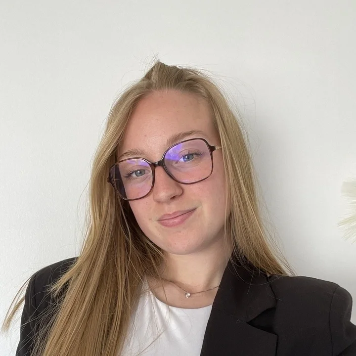 Léa, baby-sitting à Luc-sur-mer 14530 est sur Nounou-Top