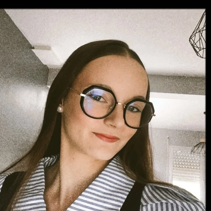 Jade, propose une garde temps partiel à Plomeur 29120. Nounou-Top