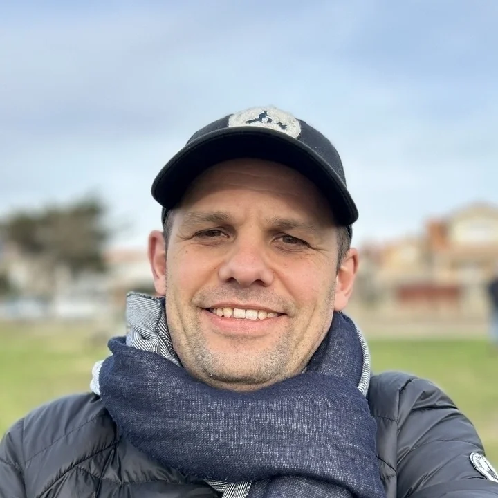 Florent, propose une garde d’enfant à Préfailles. Nounou-Top