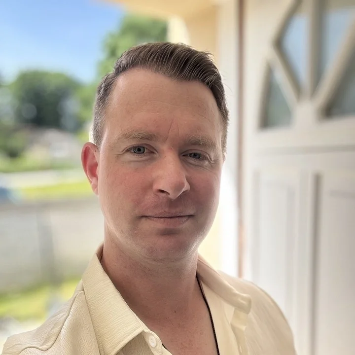 Steven, propose un baby-sitting à Saint-laurent-sur-oust 56140. Nounou-Top